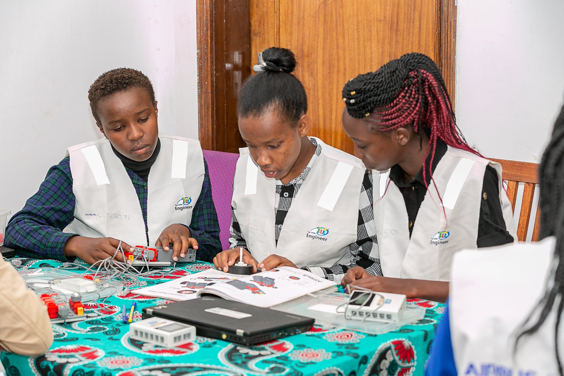 Girls in STEM Career Day @ The Travelling Telescope – Mawazo Website